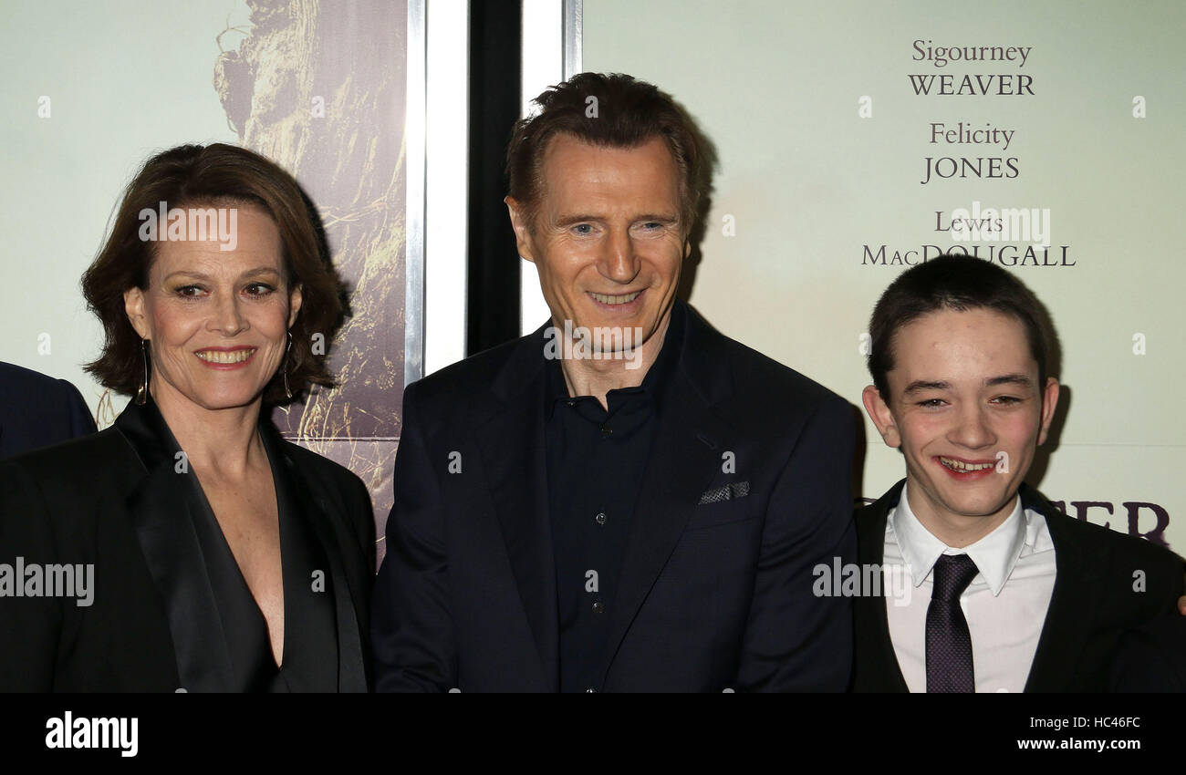 New York, New York, USA. 7th Dec, 2016. Actress SIGOURNEY WEAVER ...