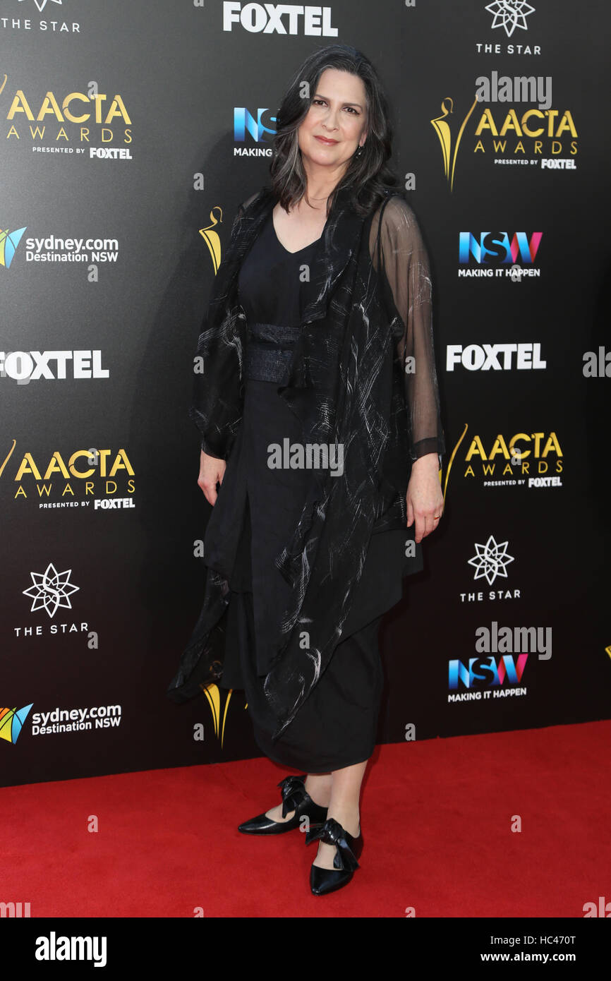 Pamela Rabe How Tall