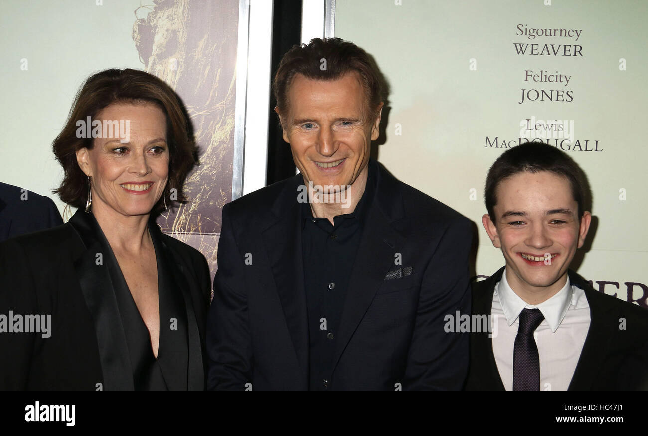 New York, New York, USA. 7th Dec, 2016. Actress SIGOURNEY WEAVER ...