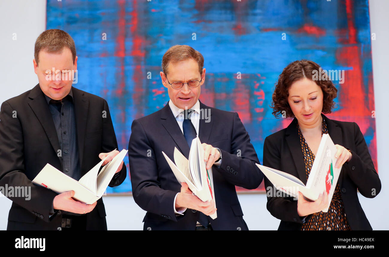 Berlin, Germany. 8th Dec, 2016. (L-R) State chairman of Die Linke ...