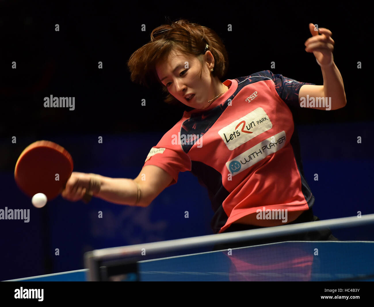 Doha, Qatar. 8th Dec, 2016. Suh Hyo Won of South Korea returns a shot ...