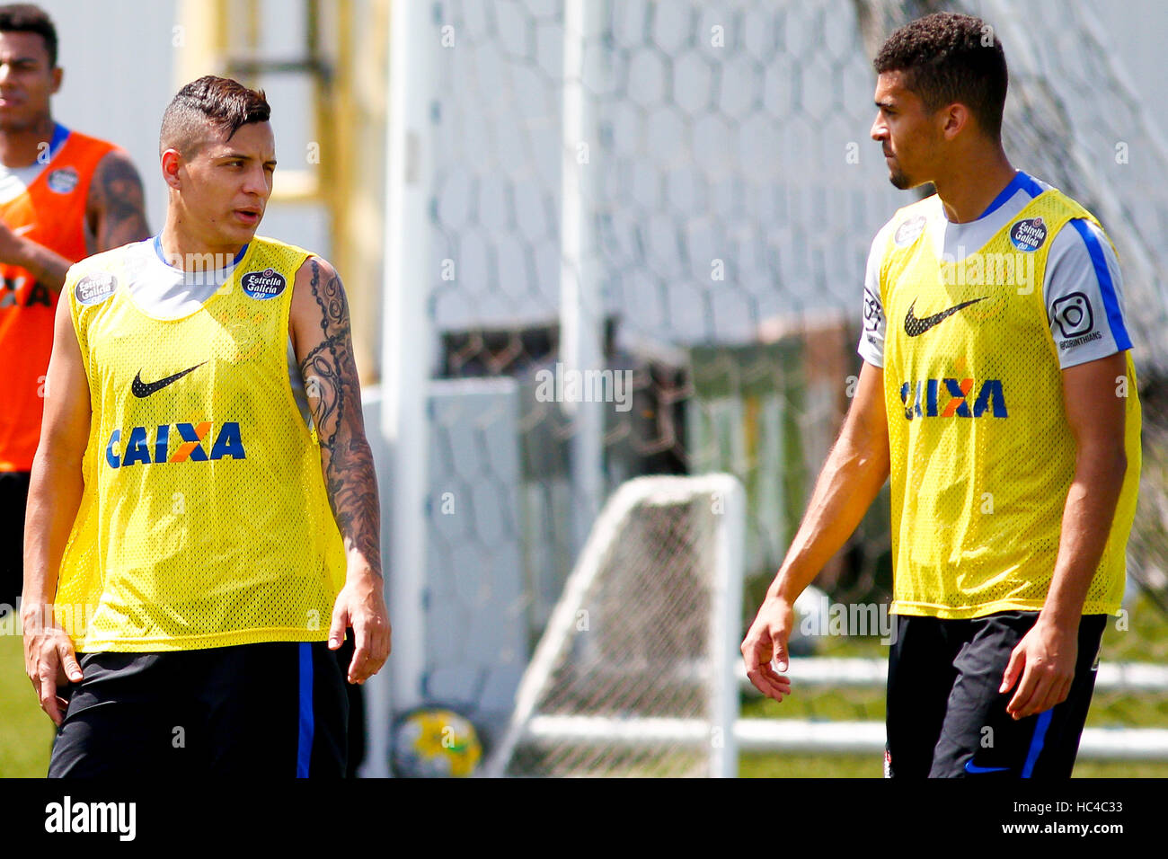SÃO PAULO, SP - 08.12.2016: TREINO DO CORINTHIANS - William Arana and ...