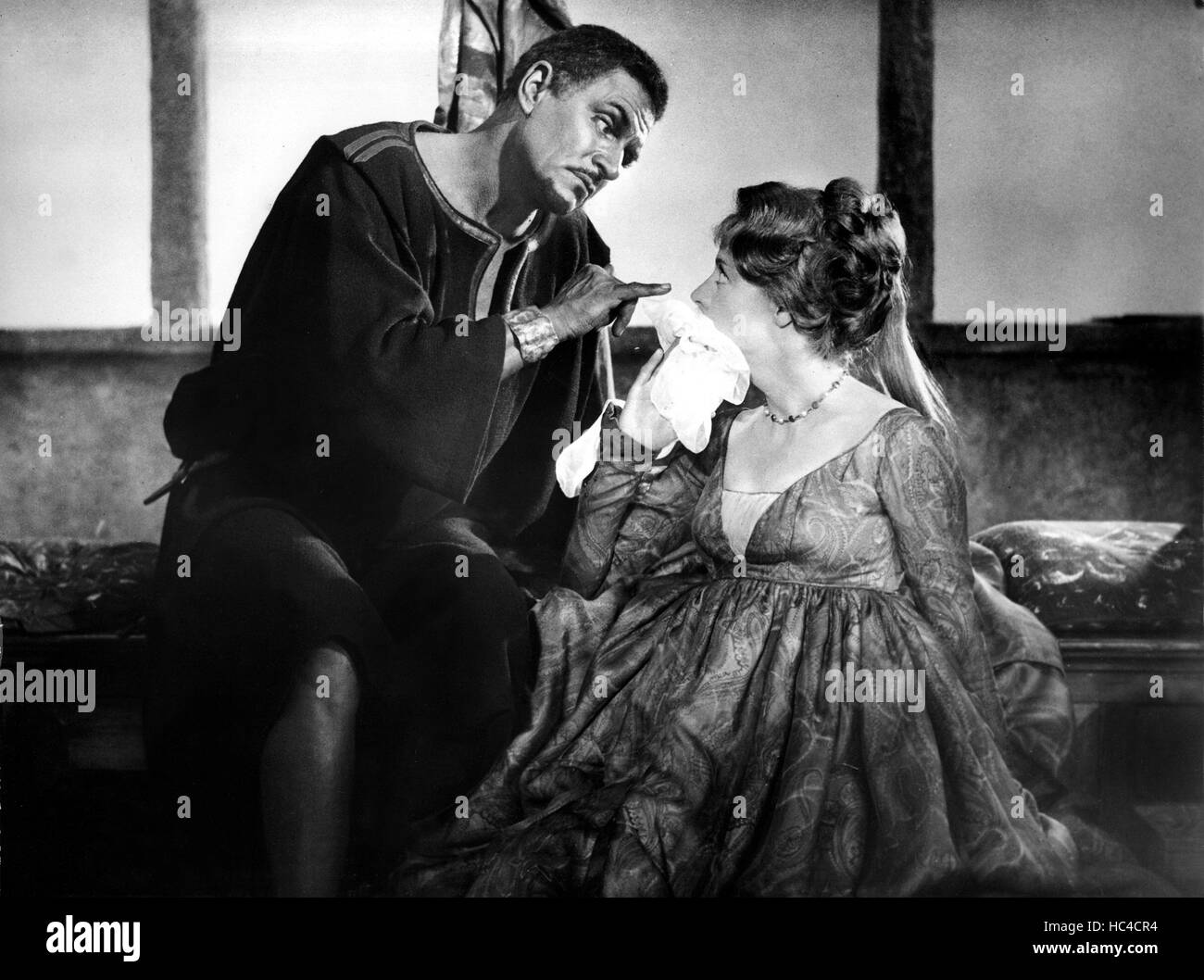 OTHELLO, Laurence Olivier, Maggie Smith, 1965 Stock Photo - Alamy
