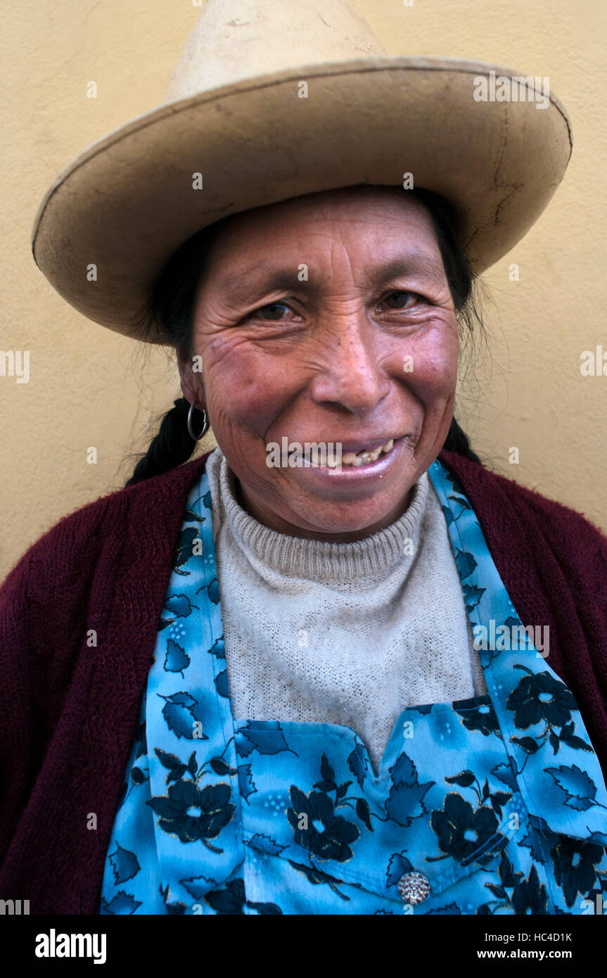 Portrait elderly peruvian woman hi-res stock photography and images - Alamy