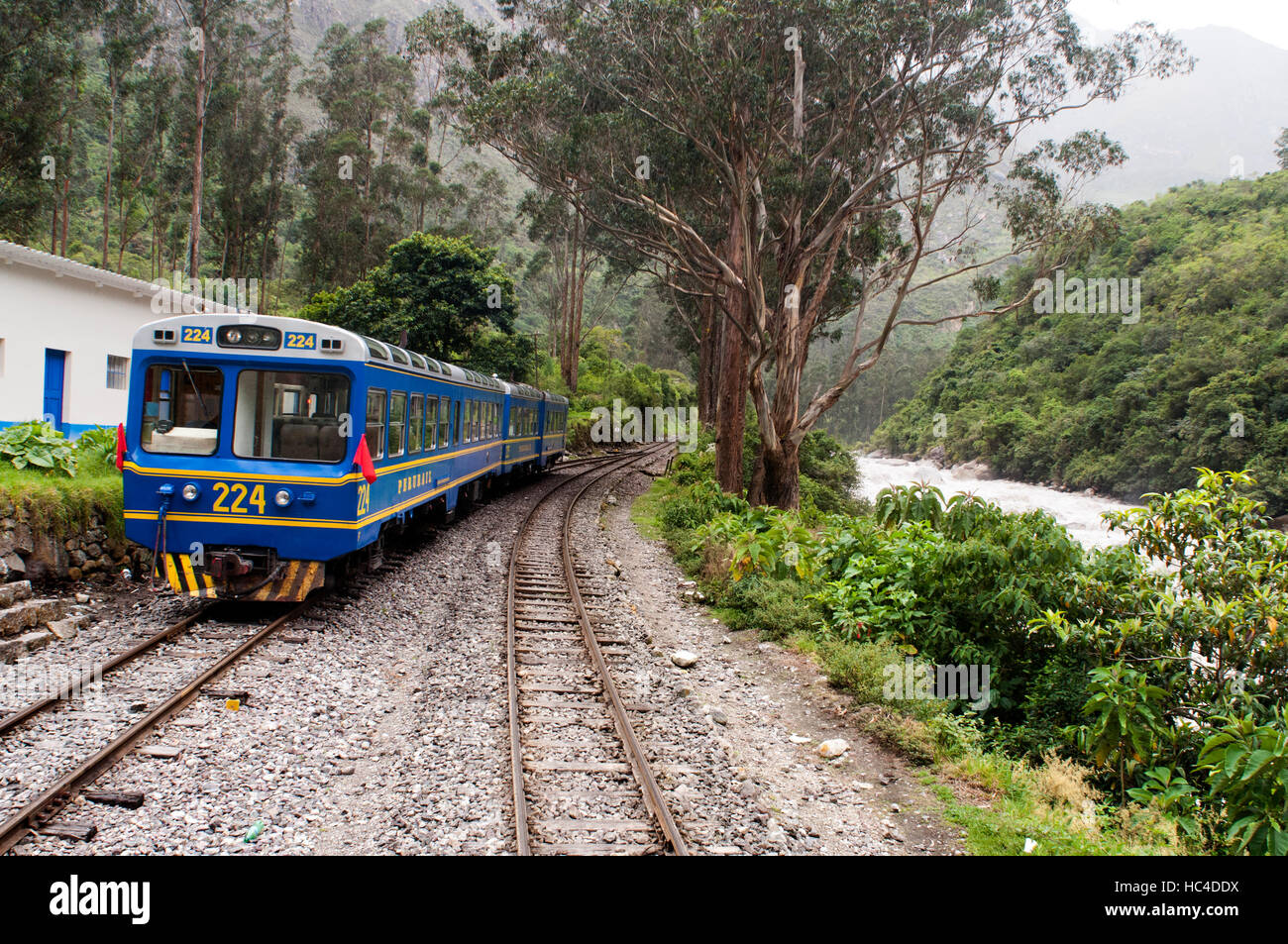 Inca Trail. Peru Peerurail low cost train from Cuzco to Machu Picchu ...