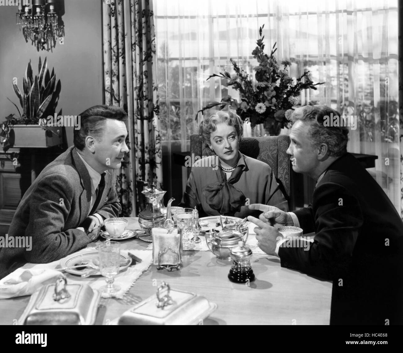 PAYMENT ON DEMAND, from left: Barry Sullivan, Bette Davis, Walter Sande ...