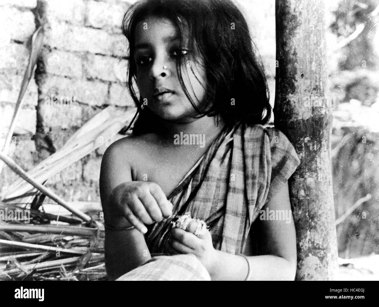 PATHER PANCHALI, Runki Banerjee as young Durga, 1955 Stock Photo - Alamy