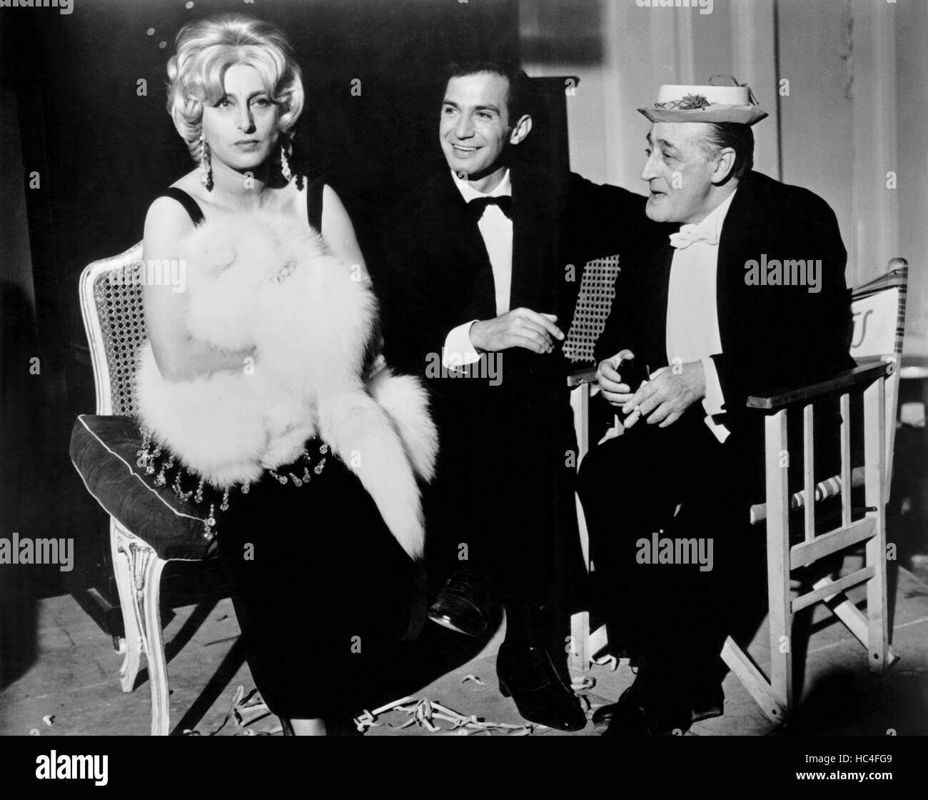 THE PASSIONATE THIEF, (aka RISATE DI GIOIA), from left, Anna Magnani ...