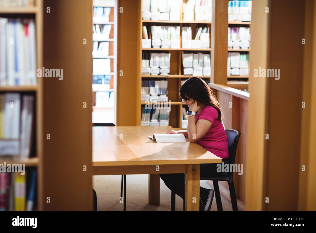College female study book hi-res stock photography and images - Alamy