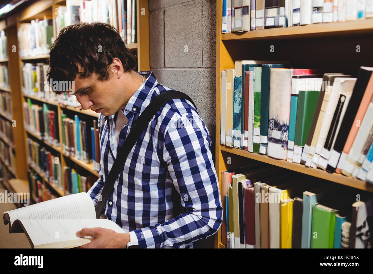 University library student reading hi-res stock photography and images ...