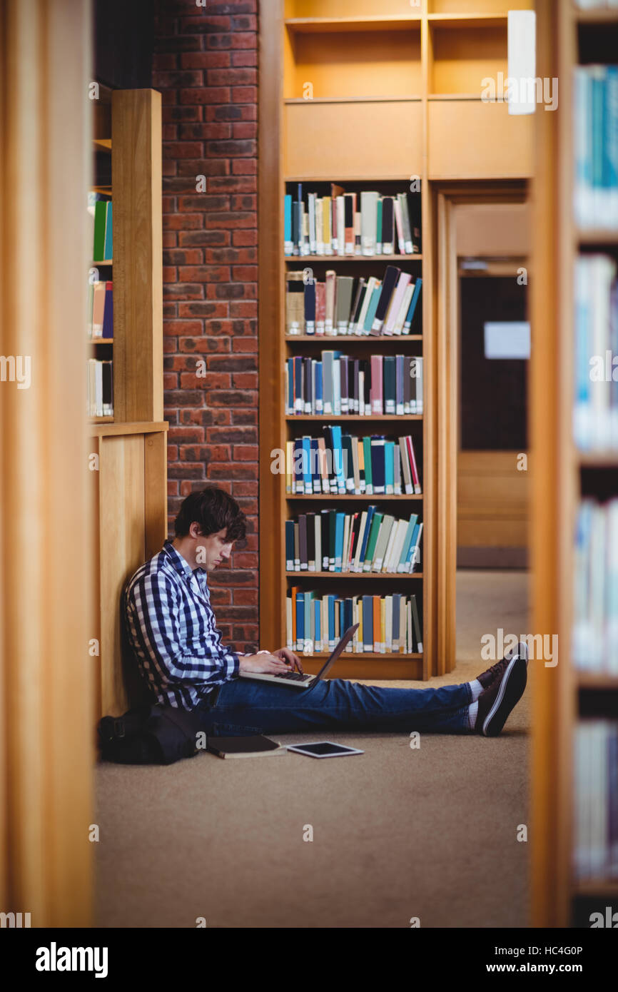 Student reading laptop tablet hi-res stock photography and images - Alamy