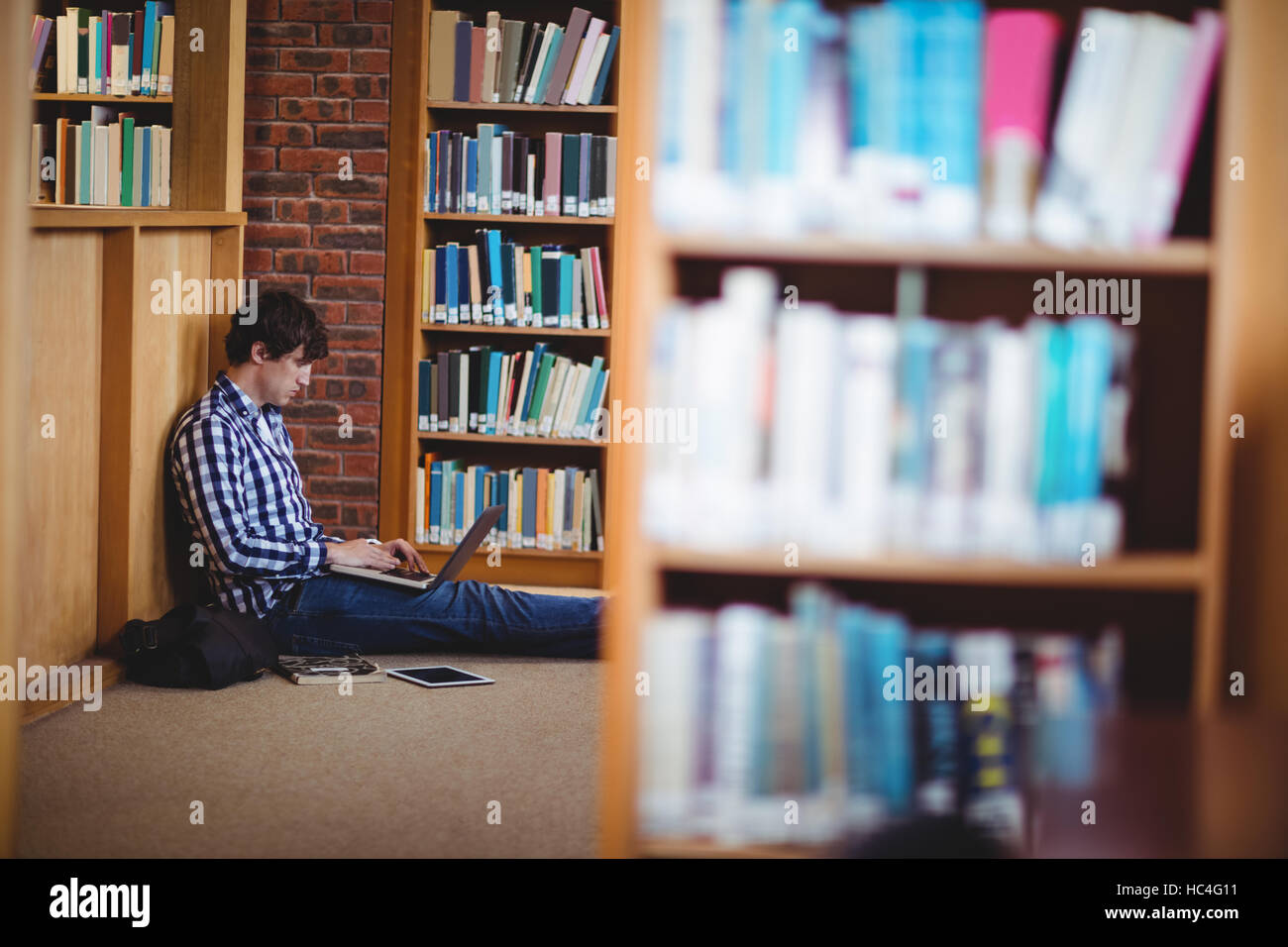 Student using laptop in library Stock Photo - Alamy