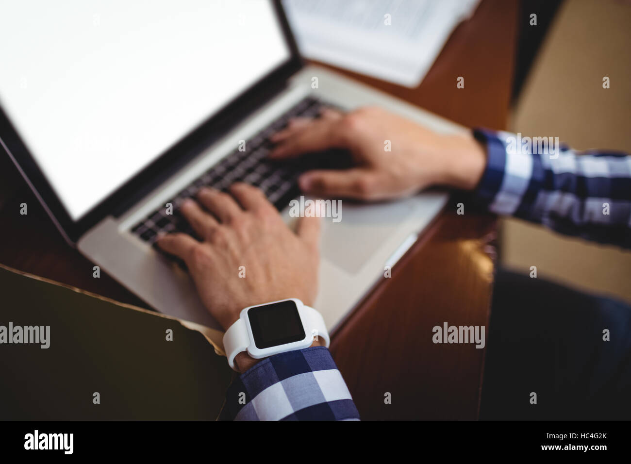 Student using laptop in library Stock Photo - Alamy