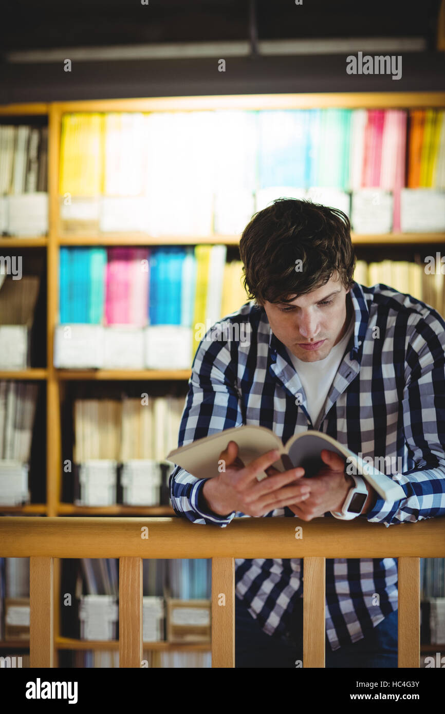 University library student reading hi-res stock photography and images ...