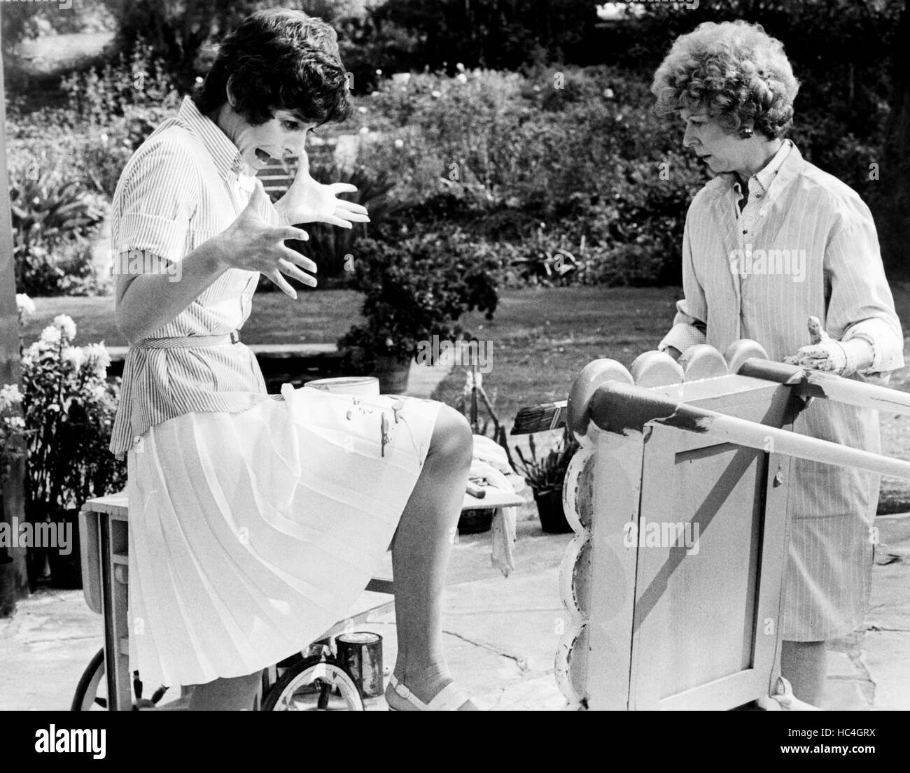 THE PRISONER OF SECOND AVENUE, from left, Anne Bancroft, Maxine Stuart ...