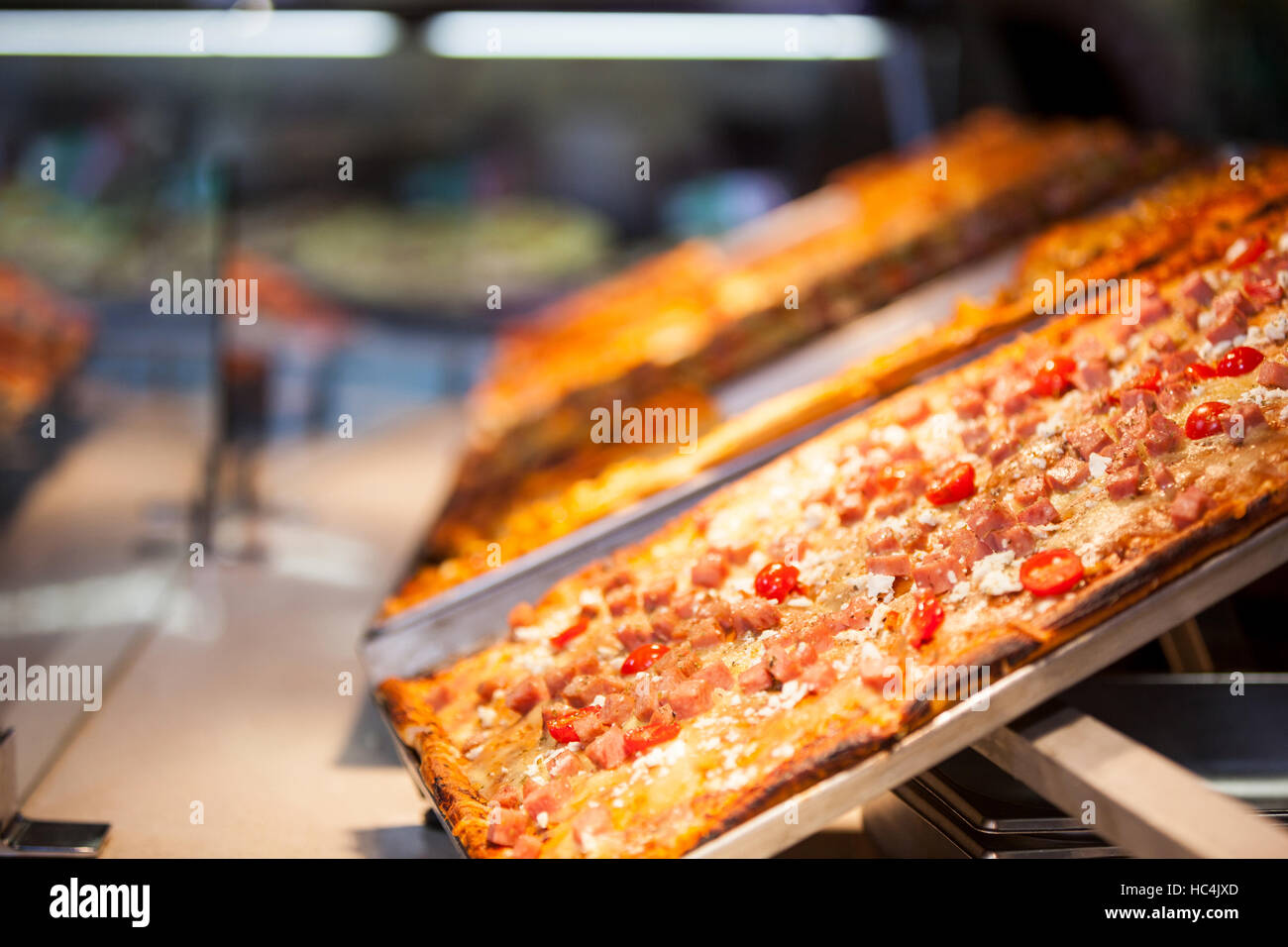 Supermarket pizza hi-res stock photography and images - Alamy