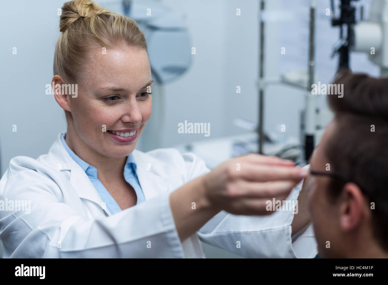 Female optometrist prescribing spectacles to patient Stock Photo - Alamy