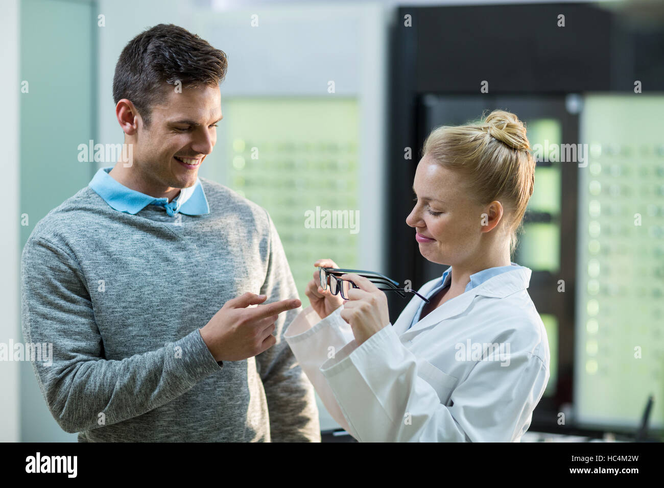Female optometrist prescribing spectacles to patient Stock Photo - Alamy