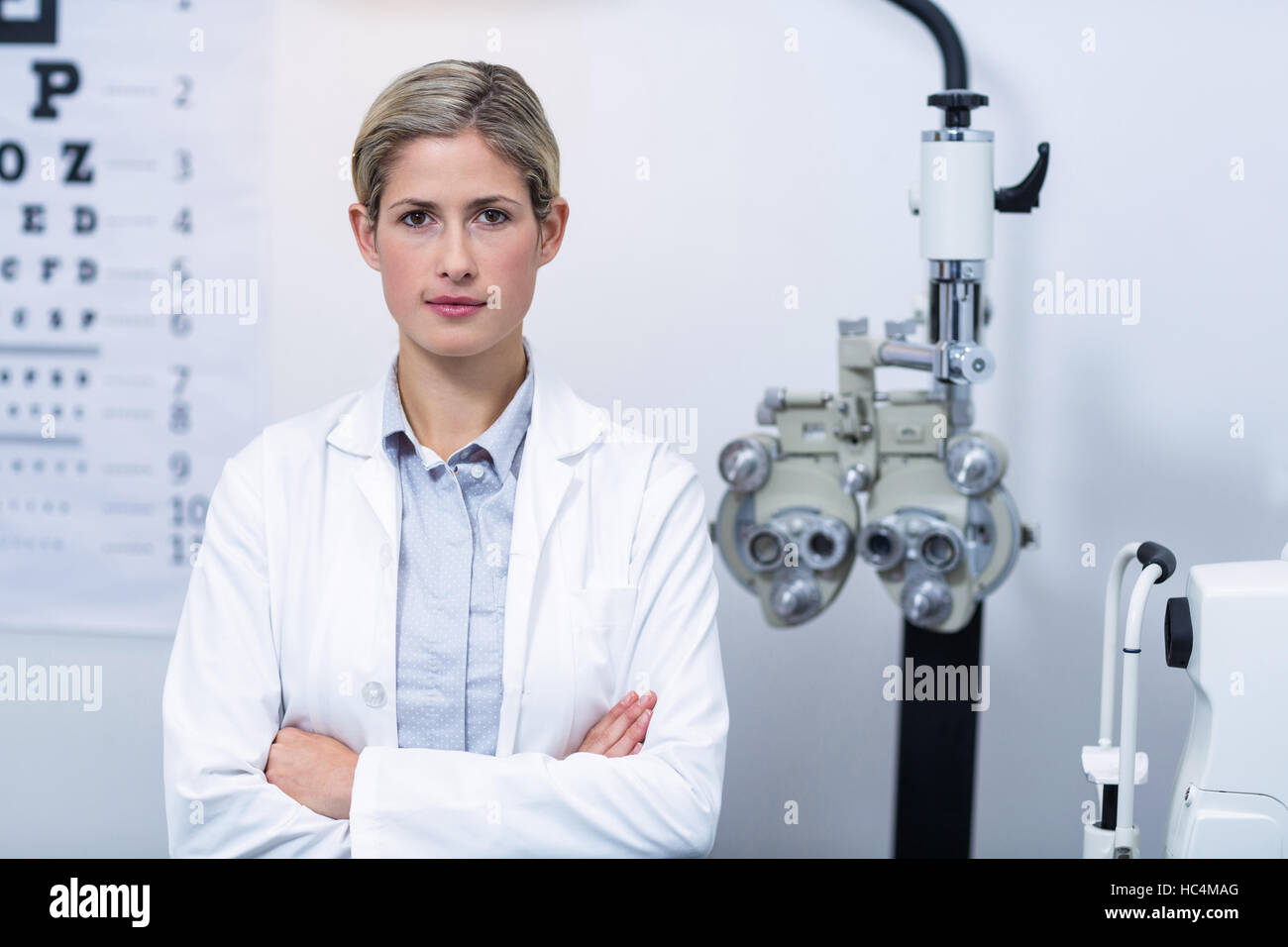 Female optometrist standing in ophthalmology clinic Stock Photo - Alamy