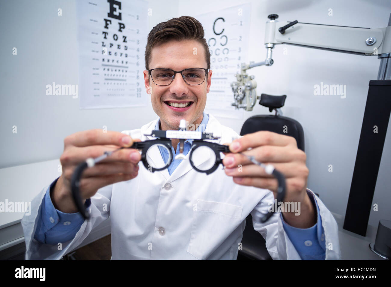 Optometrist hi-res stock photography and images - Alamy