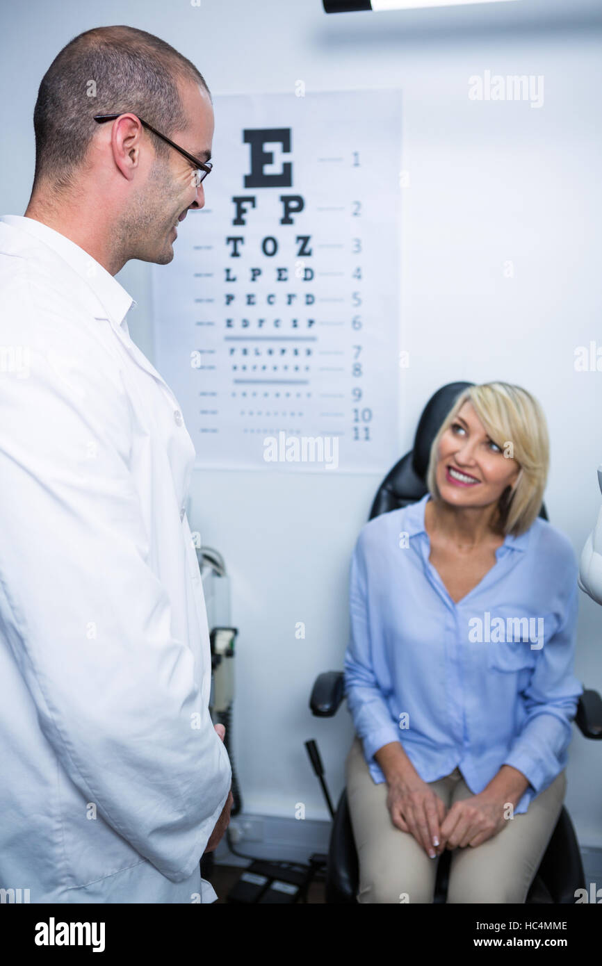 Optometrist patient hi-res stock photography and images - Alamy