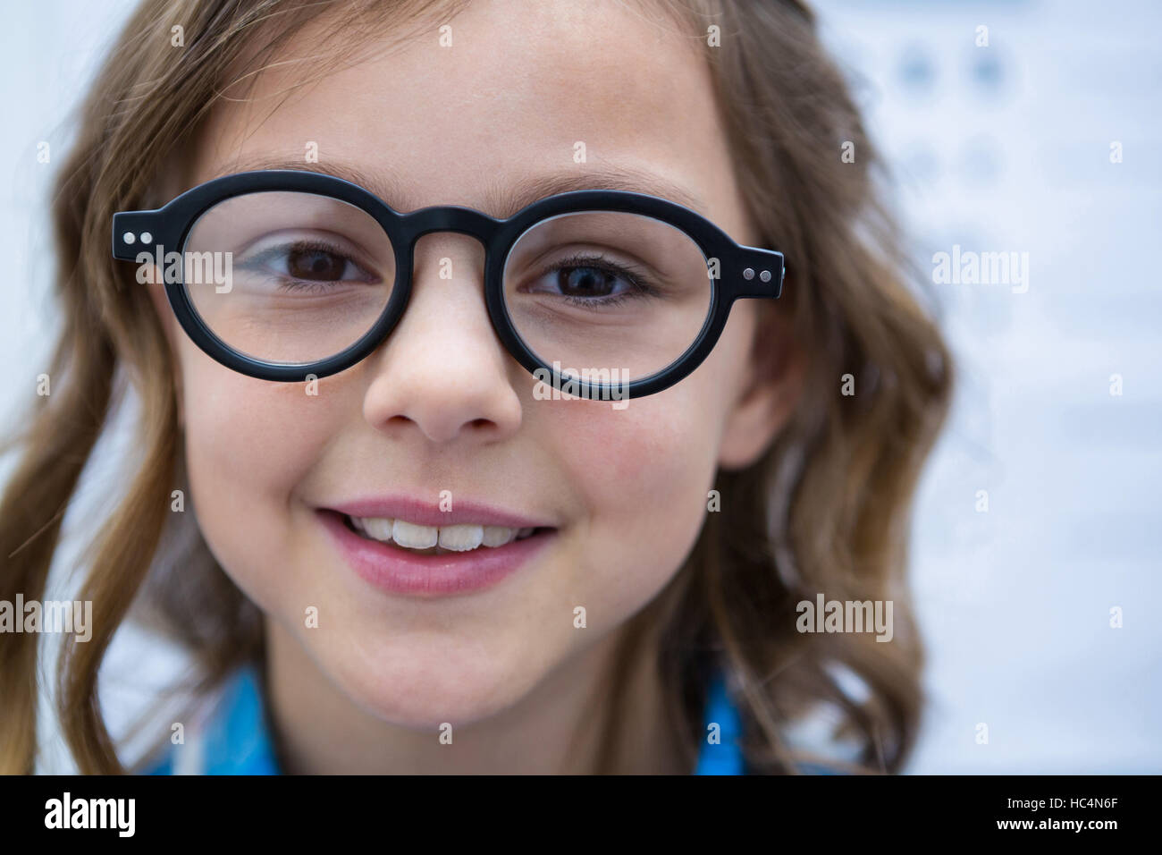 Portrait of cute girl smiling Stock Photo - Alamy