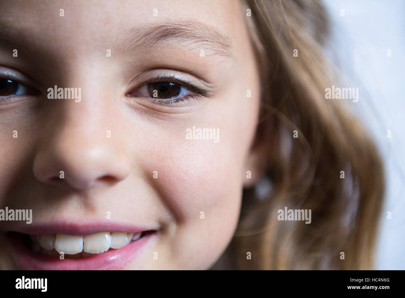 Portrait of cute girl smiling Stock Photo - Alamy