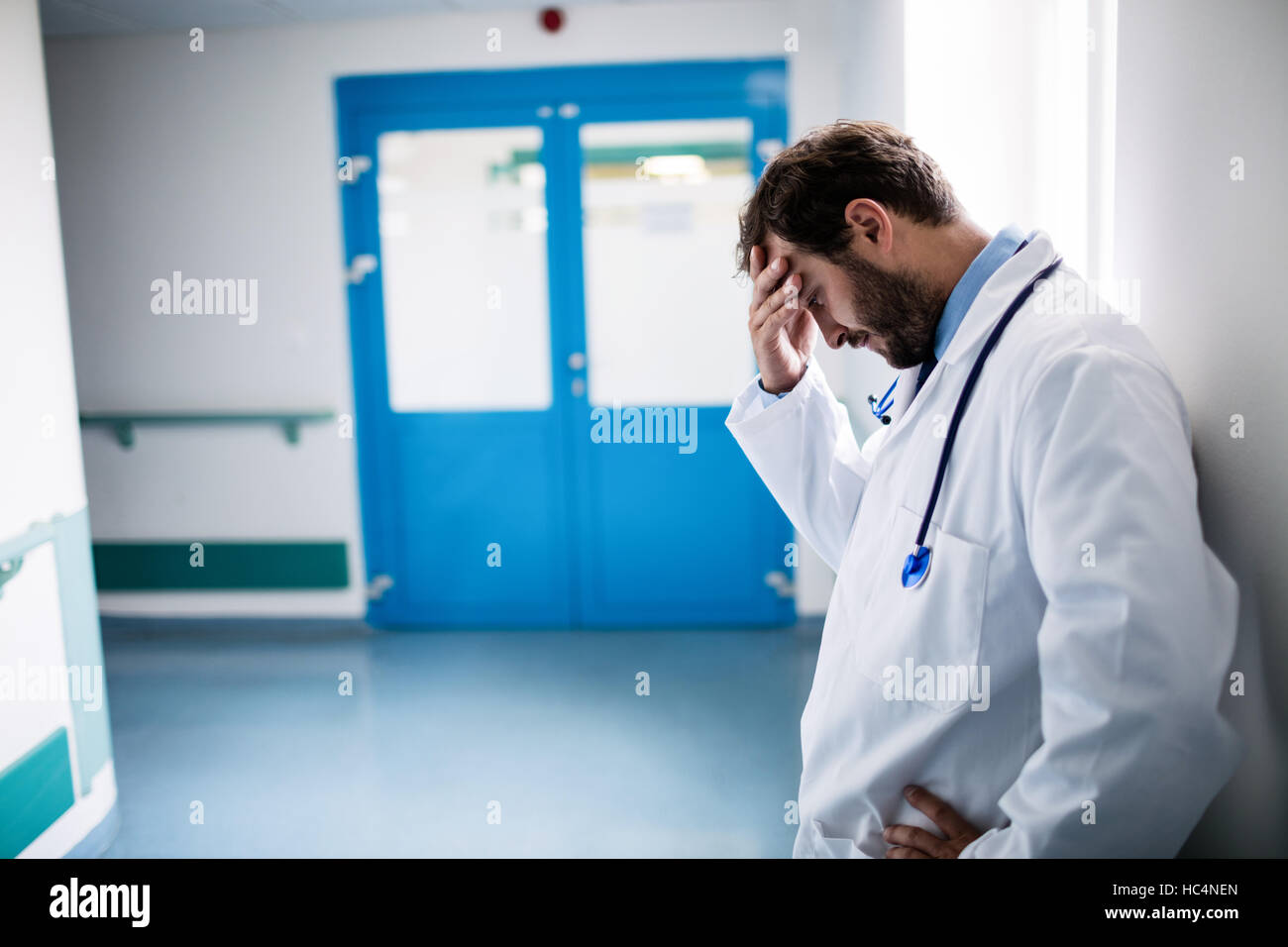 Sad doctor hi-res stock photography and images - Alamy