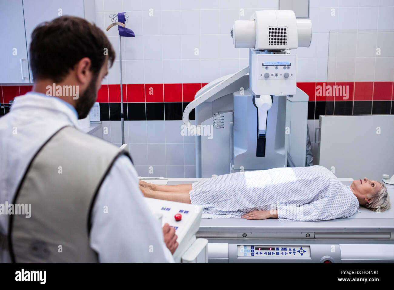 Examine patient hi-res stock photography and images - Alamy