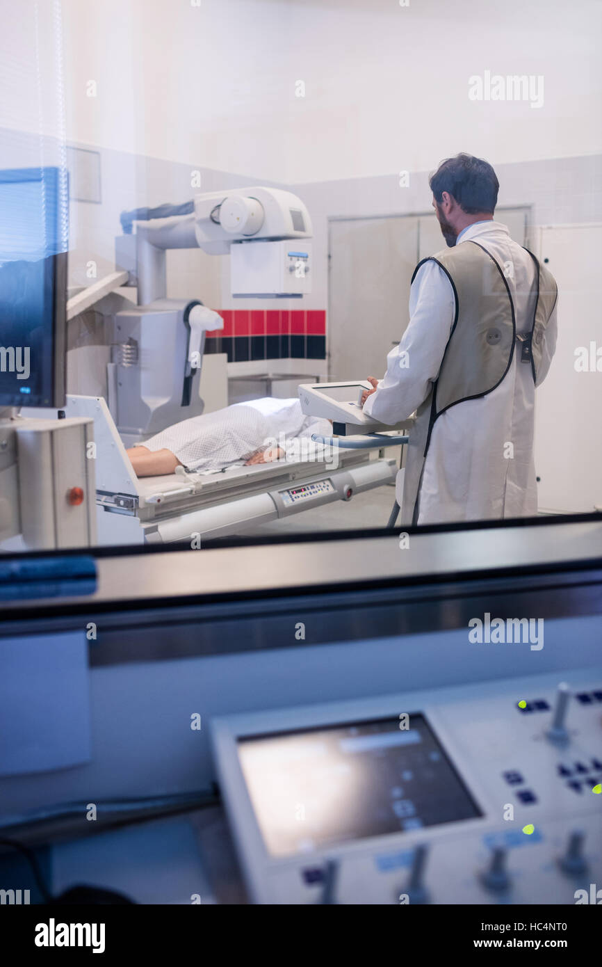 Examine patient hi-res stock photography and images - Alamy