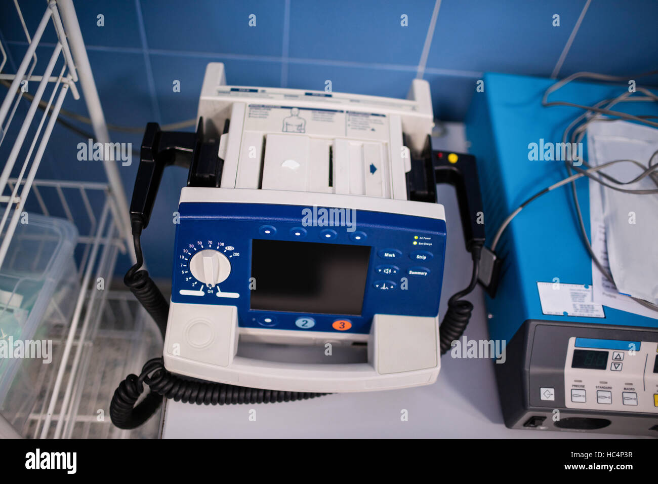 Electrocardiogram machine hi-res stock photography and images - Alamy