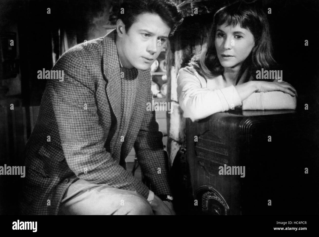 SALLY'S IRISH ROGUE, (aka THE POACHER'S DAUGHTER), from left: Tim Seely ...