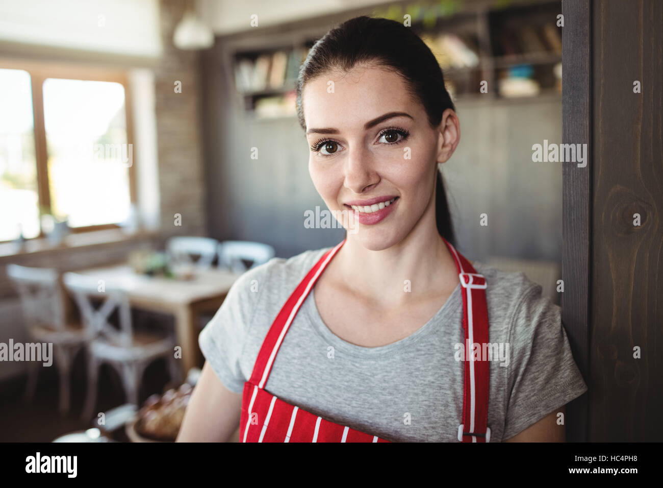 Portrait of female baker smiling Stock Photo - Alamy