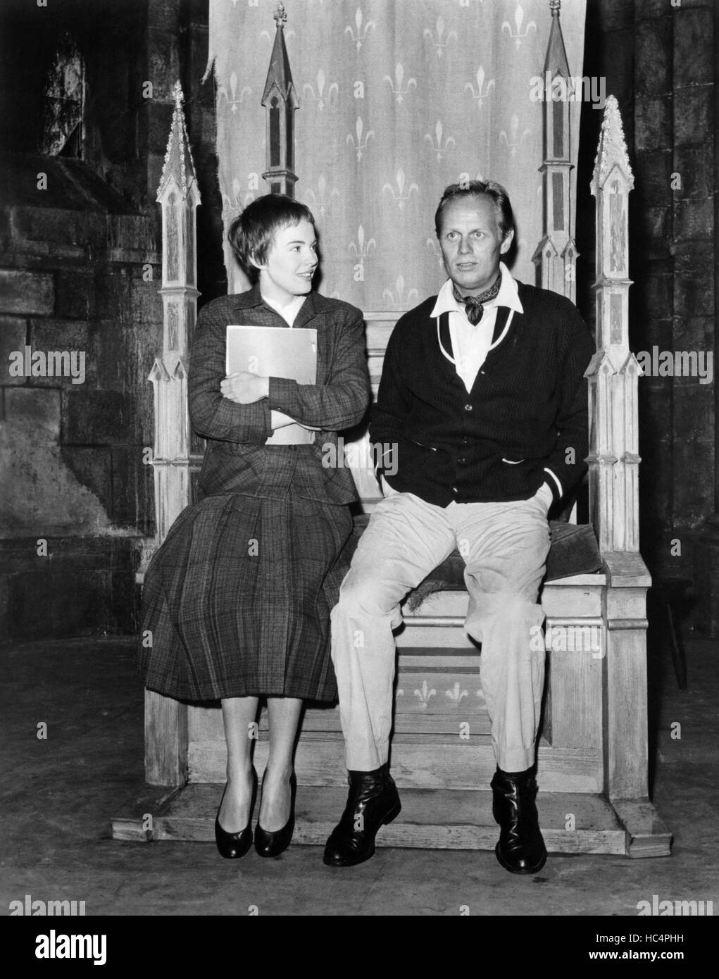 SAINT JOAN, Jean Seberg, Richard Widmark, on-set, 1957 Stock Photo - Alamy