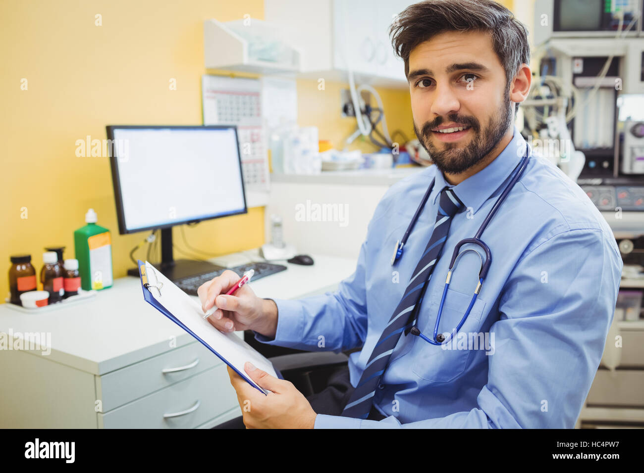 Doctor sitting desktop writing hi-res stock photography and images - Alamy