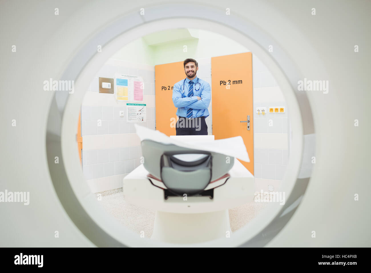 Portrait of doctor standing near mri scanner Stock Photo - Alamy
