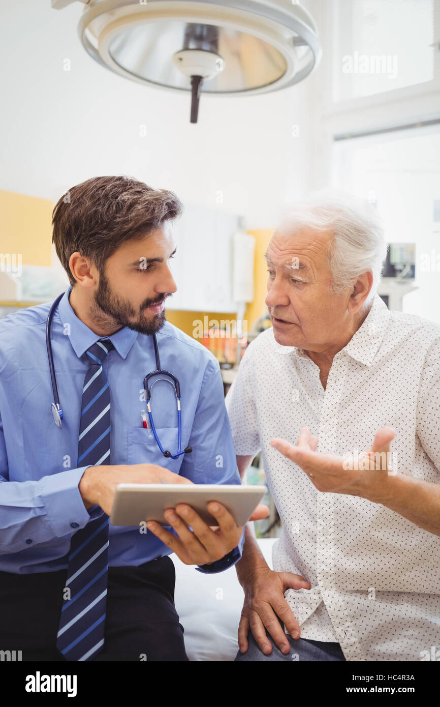 Doctor with patient tablet hi-res stock photography and images - Alamy