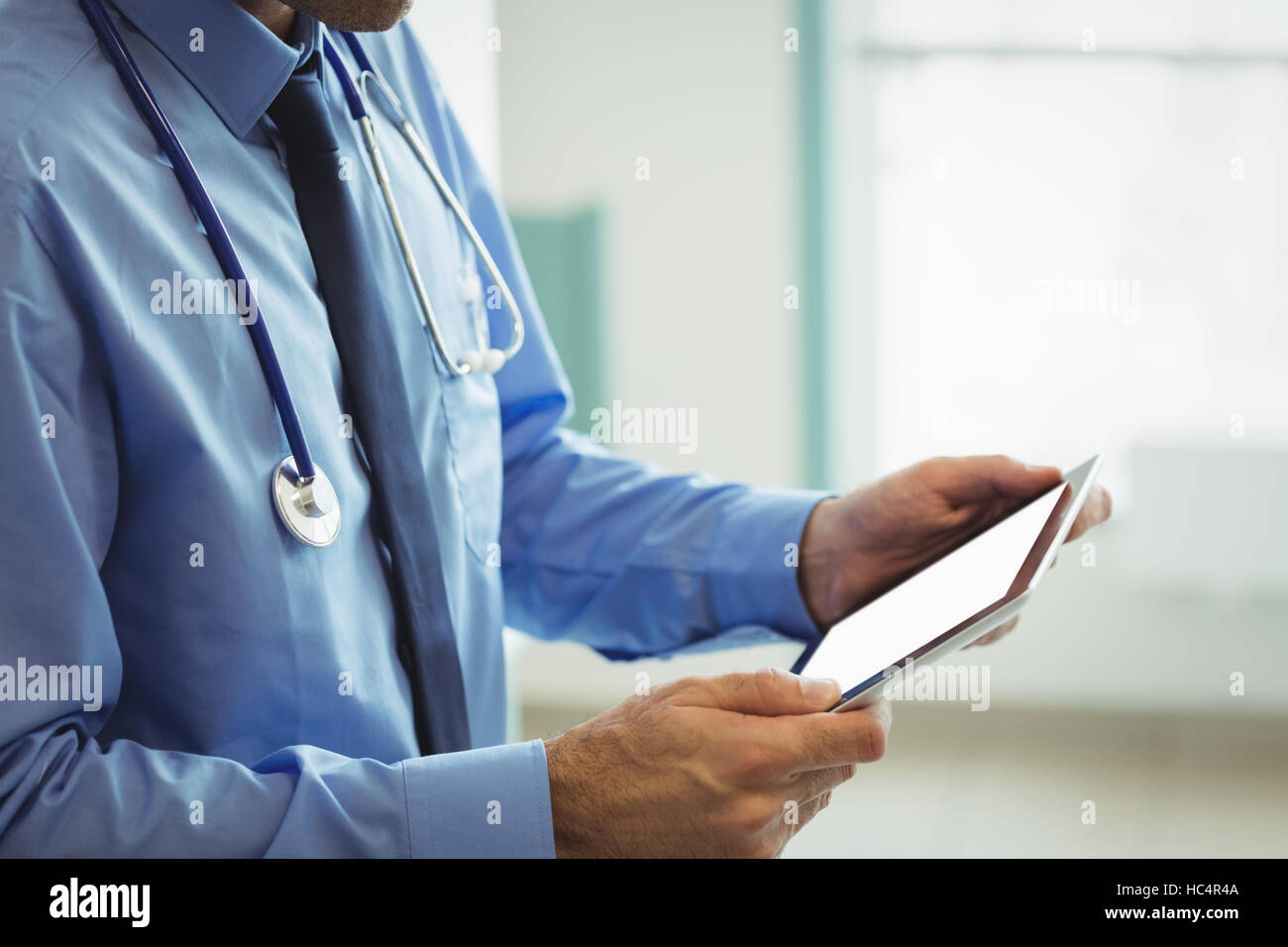 Doctor using tablet internet browsing hi-res stock photography and ...