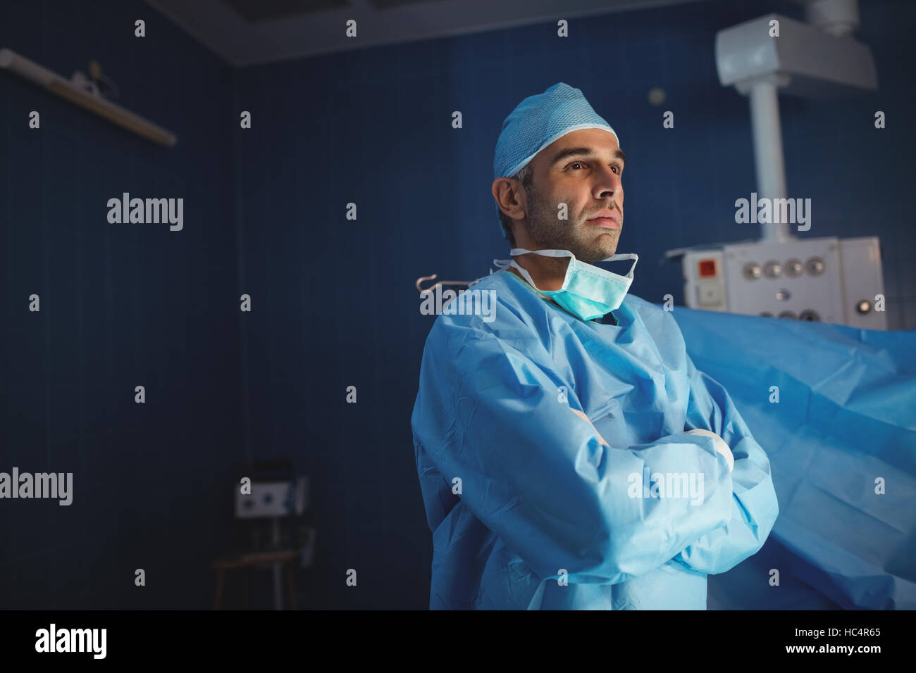 Surgeon standing with arms crossed in operation room Stock Photo - Alamy