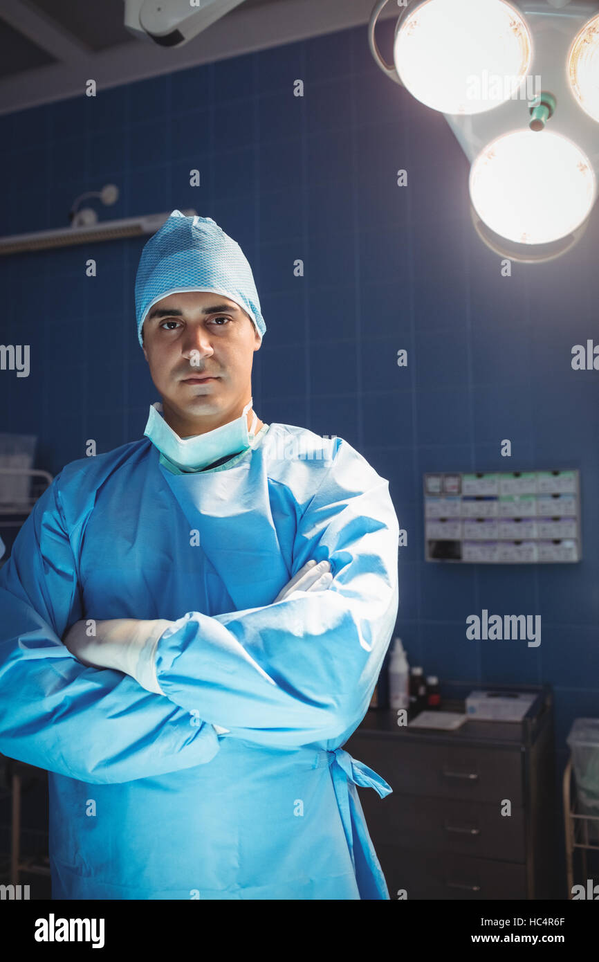 Portrait of surgeon standing with arms crossed in operation room Stock ...