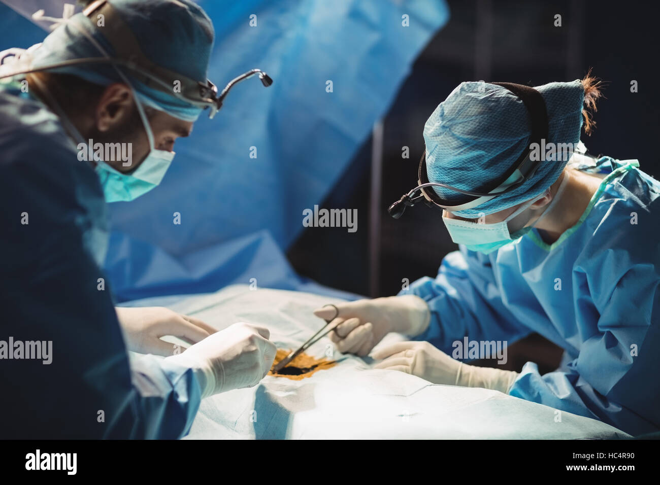 Surgeons performing operation in operation room Stock Photo - Alamy
