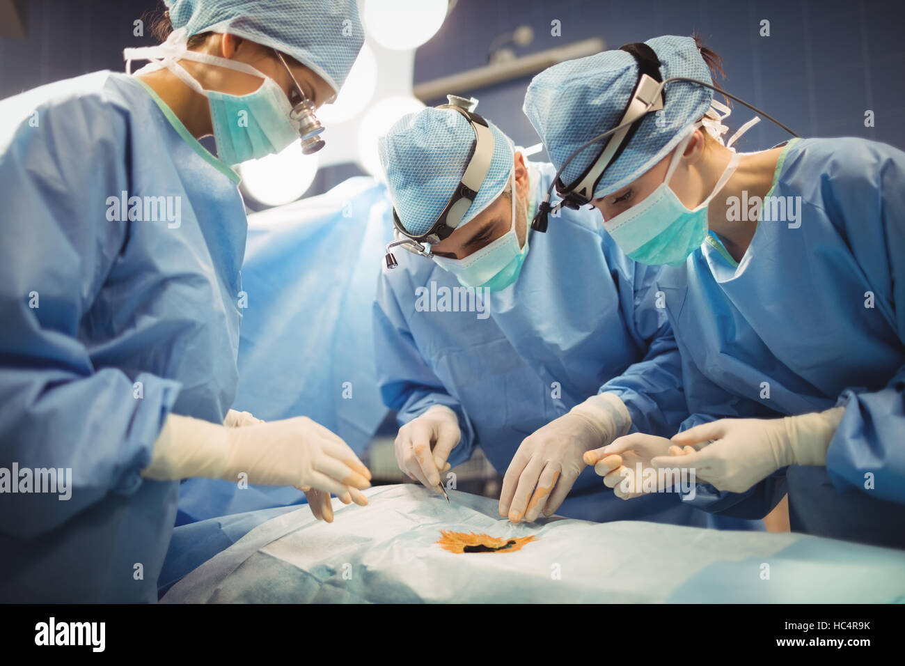 Surgeons performing operation in operation room Stock Photo - Alamy