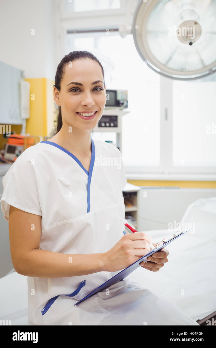 Portrait of female doctor holding clipboard Stock Photo - Alamy