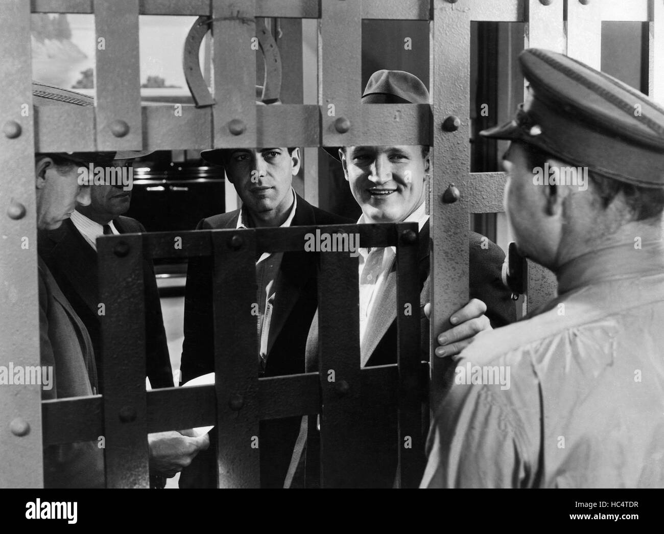 SAN QUENTIN, Humphrey Bogart, Joe Sawyer, 1937 Stock Photo - Alamy