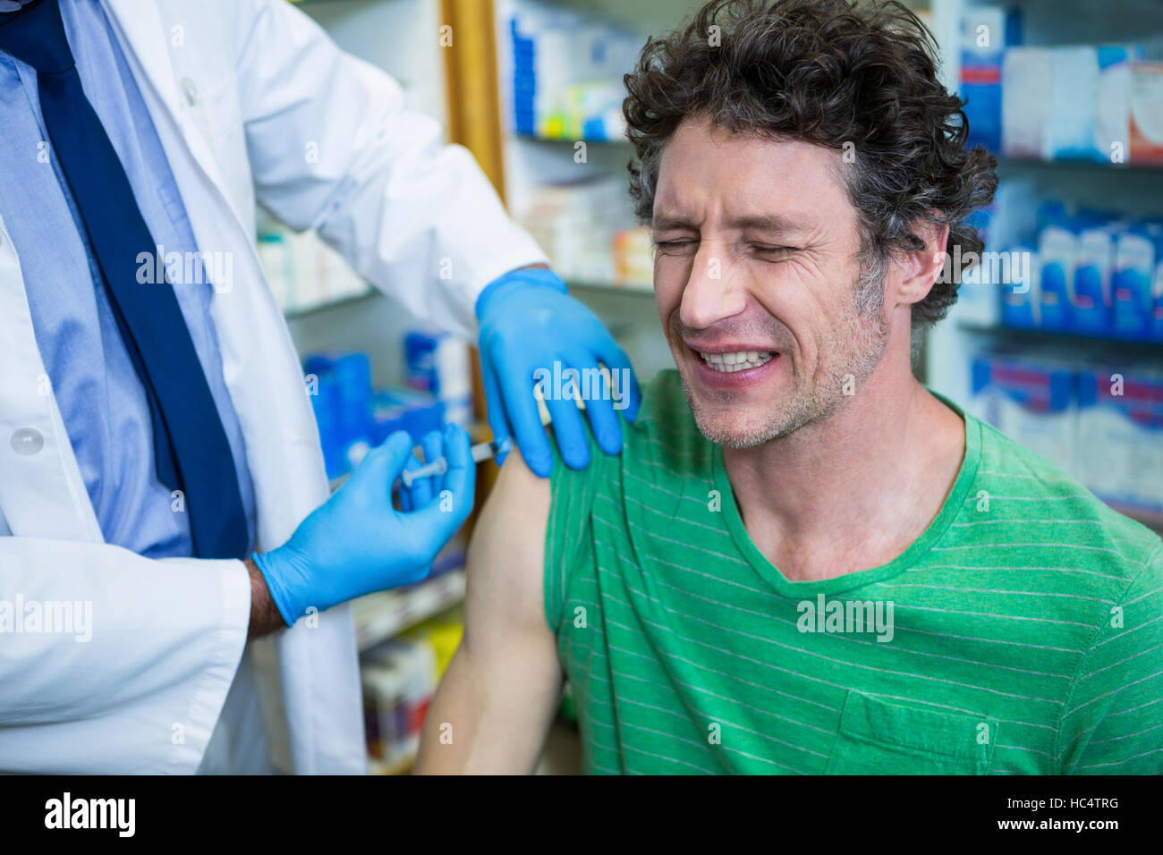 Pharmacist giving injection to patient Stock Photo - Alamy