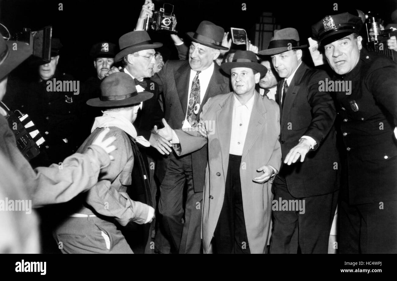 THE PUBLIC EYE, Joe Pesci, (in light overcoat) 1992, ©Universal ...