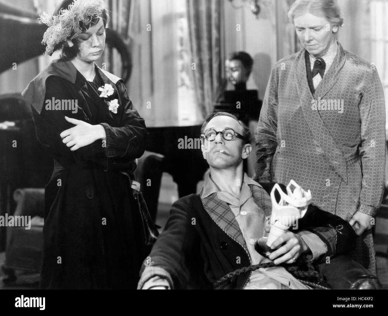 PYGMALION, from left: Wendy Hiller, Leslie Howard, Jean Cadell, 1938 ...