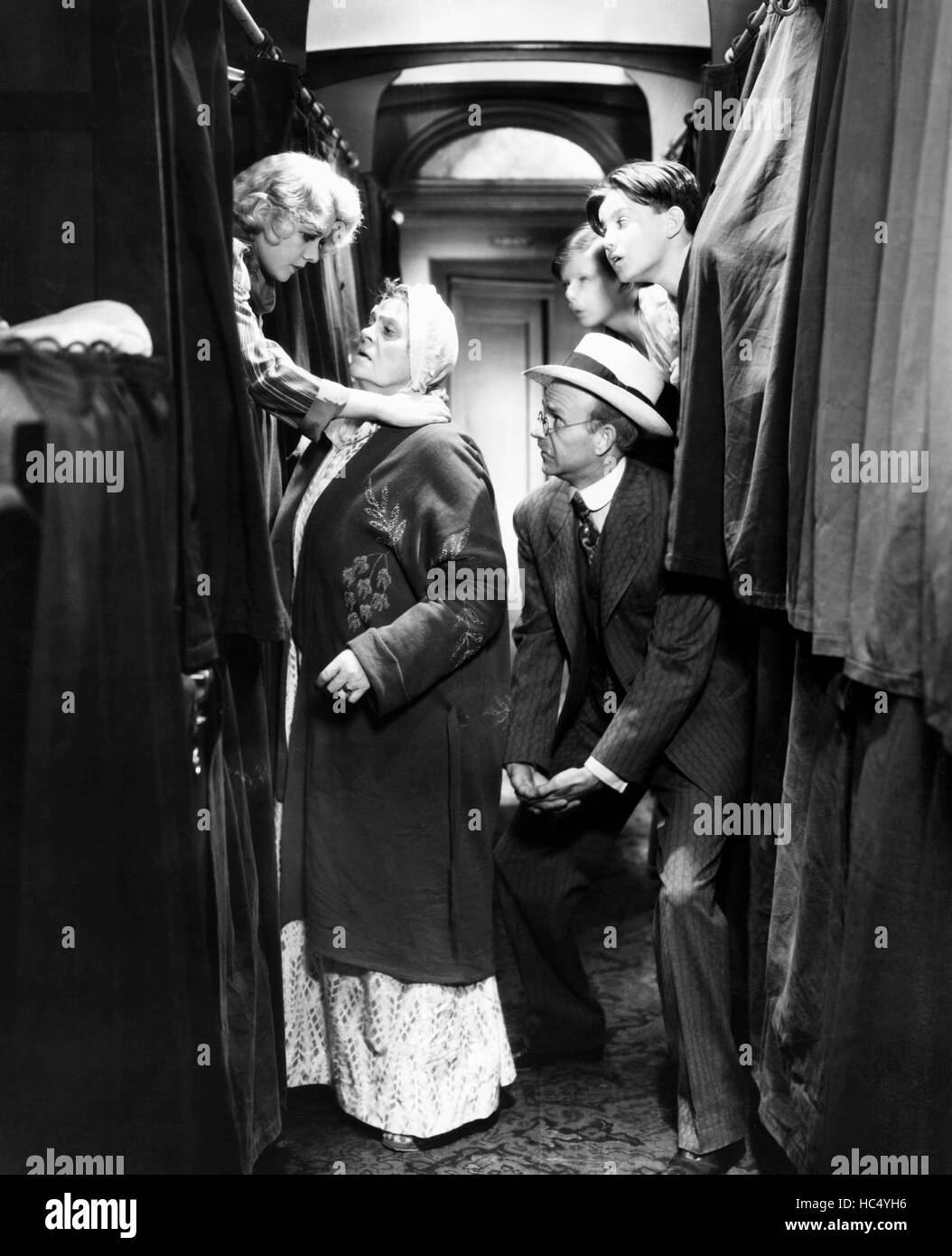 REDUCING, from left, Anita Page, Marie Dressler, Lucien Littlefield ...