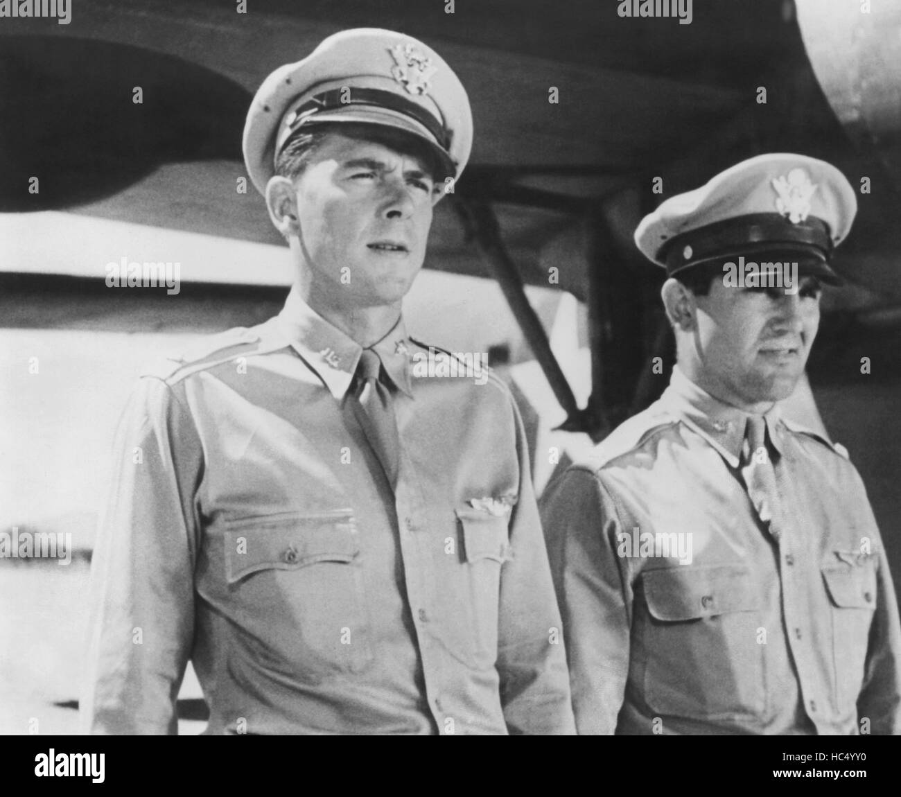 THE REAR GUNNER, Ronald Reagan (left), 1943 Stock Photo - Alamy