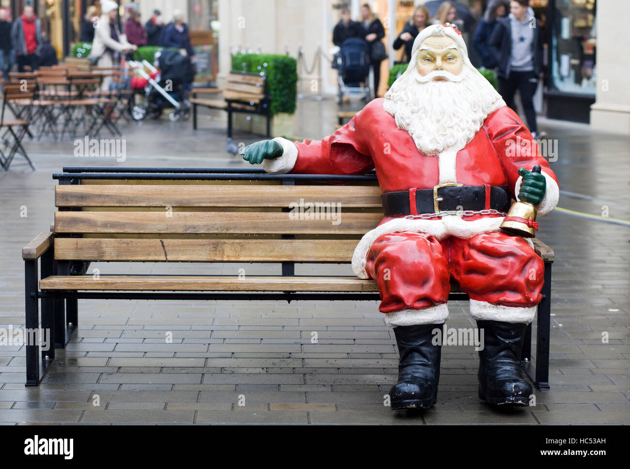 statue of Santa Claus sitting of a wooden bench Stock Photo - Alamy